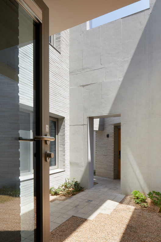 Unyang-dong Ria’s Two-Family House / Seoga Architecture | ArchDaily
