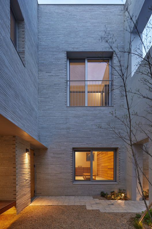 Unyang-dong Ria’s Two-Family House / Seoga Architecture | ArchDaily