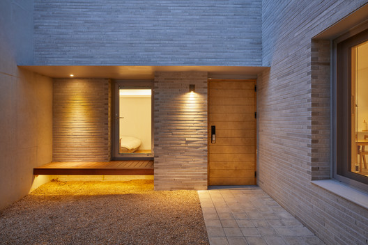 Unyang-dong Ria’s Two-Family House / Seoga Architecture | ArchDaily