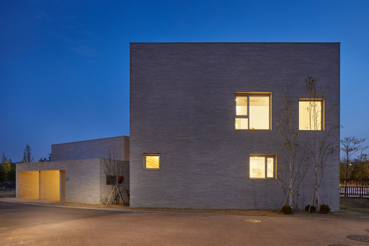 Unyang-dong Ria’s Two-Family House / Seoga Architecture | ArchDaily