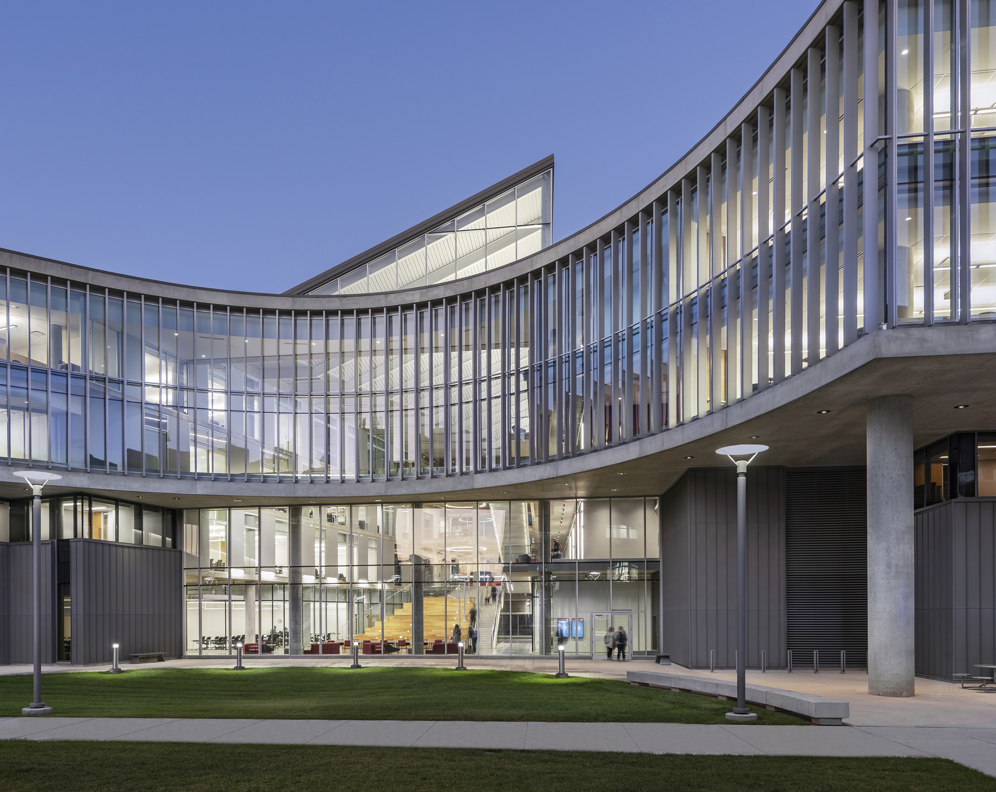 Gallery of University of Cincinnati Health Sciences Building / Perkins ...