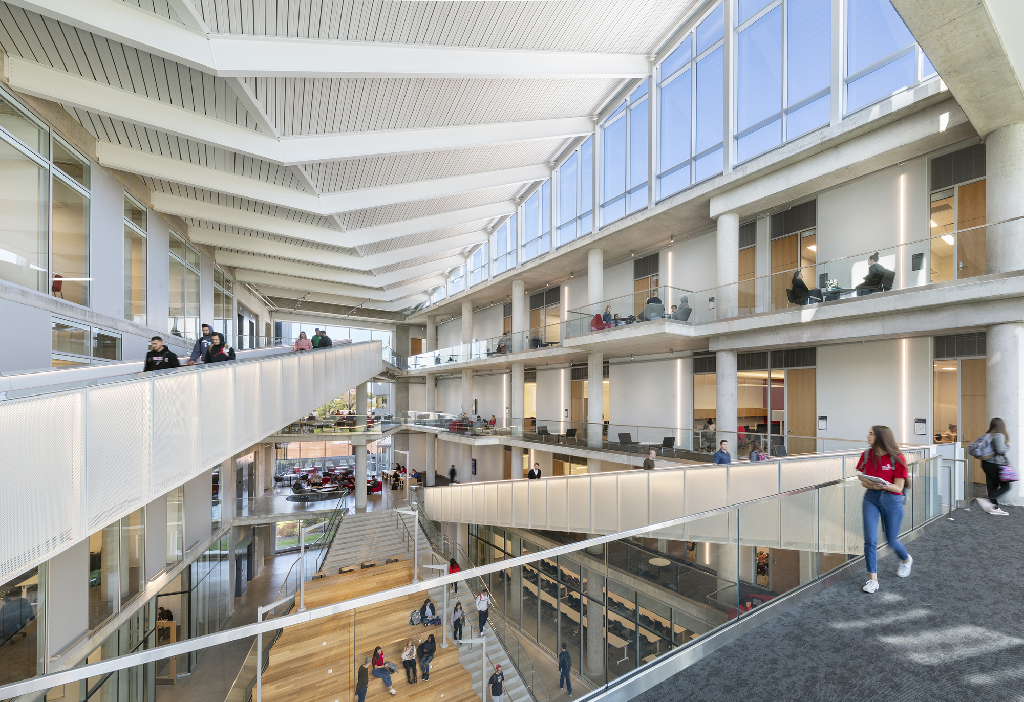 Gallery of University of Cincinnati Health Sciences Building / Perkins ...