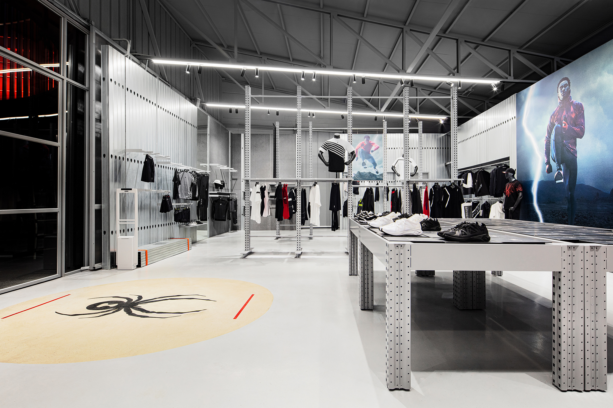 Gallery of Spyder Haven Store / Betwin Space Design - 12