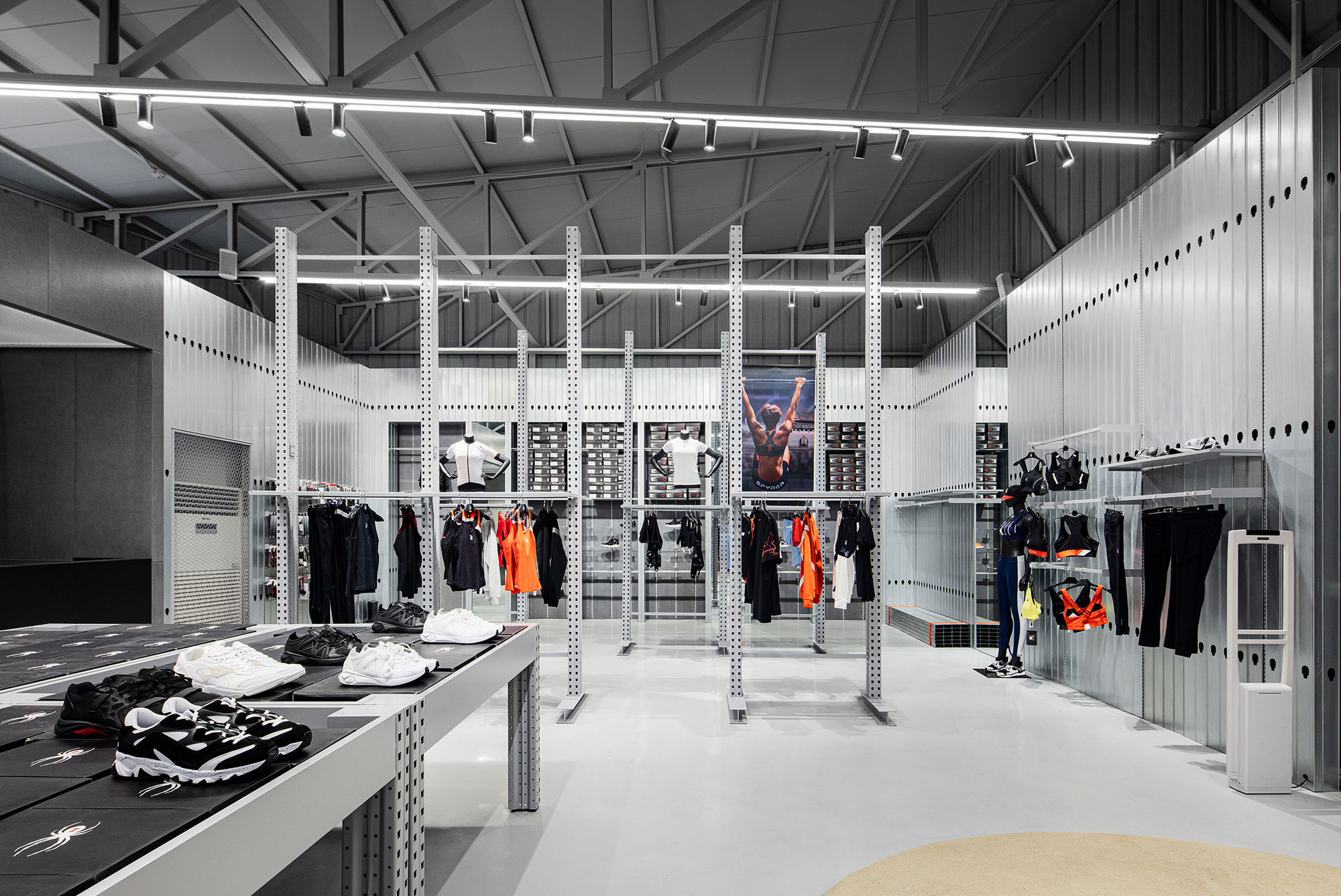 Gallery of Spyder Haven Store / Betwin Space Design - 15