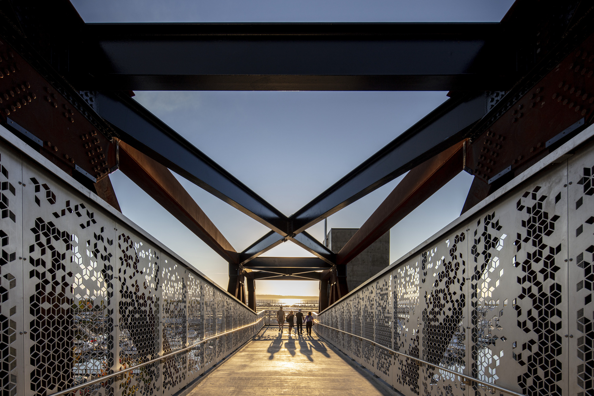 Gallery of Grand Avenue Park Bridge / LMN Architects - 33