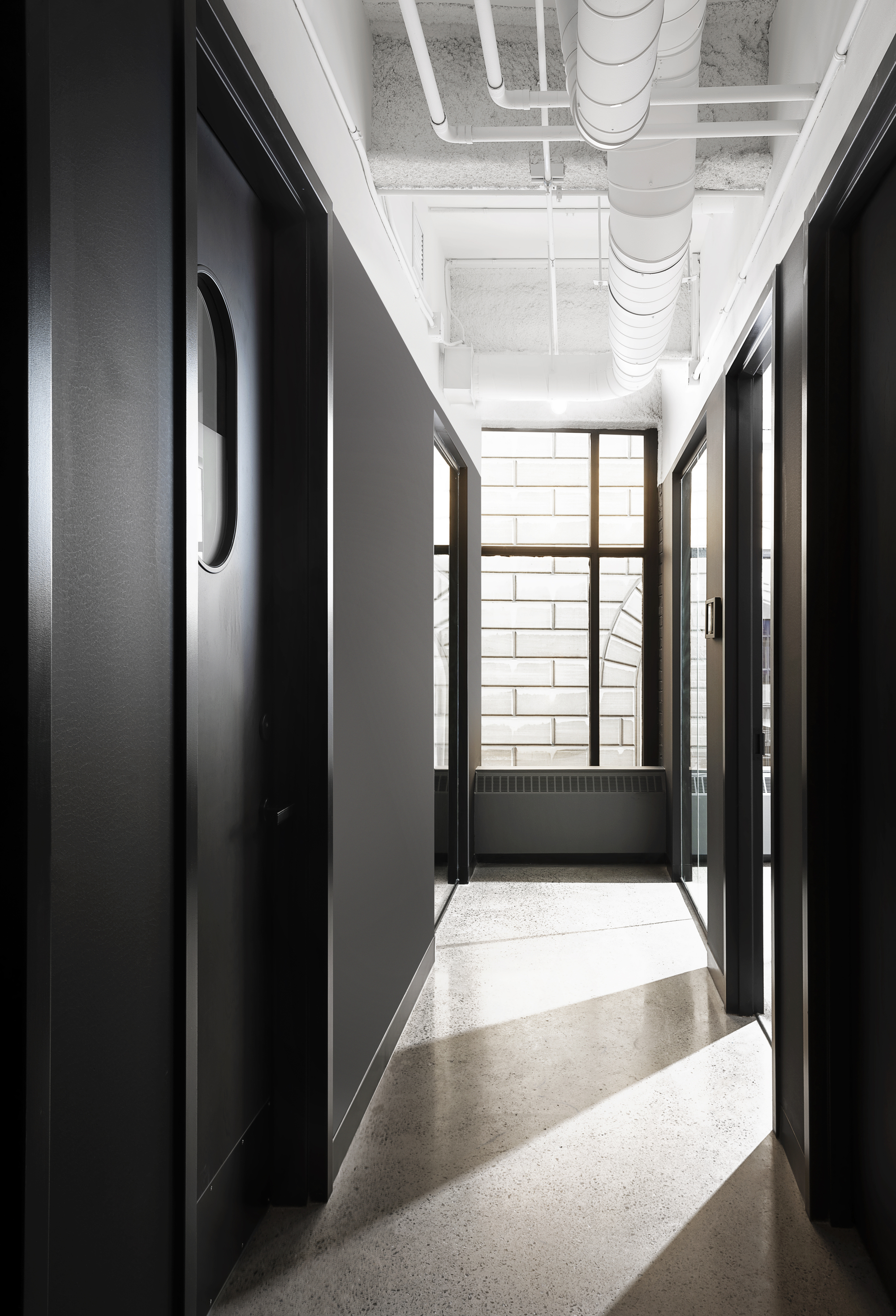 Gallery of Dialogue Head Office / Blanchette Architectes - 9