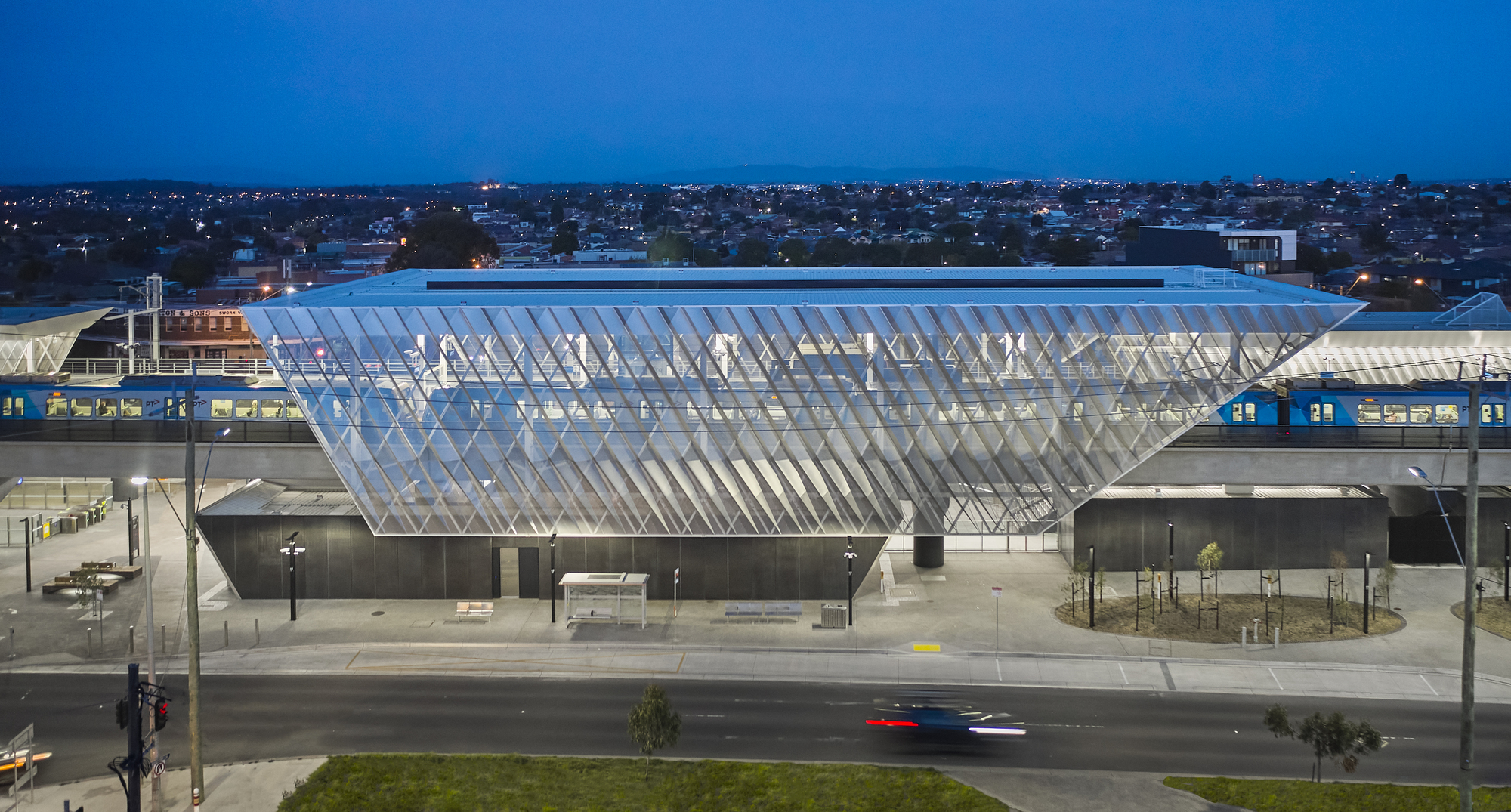 Gallery of Reservoir Station / Genton - 6
