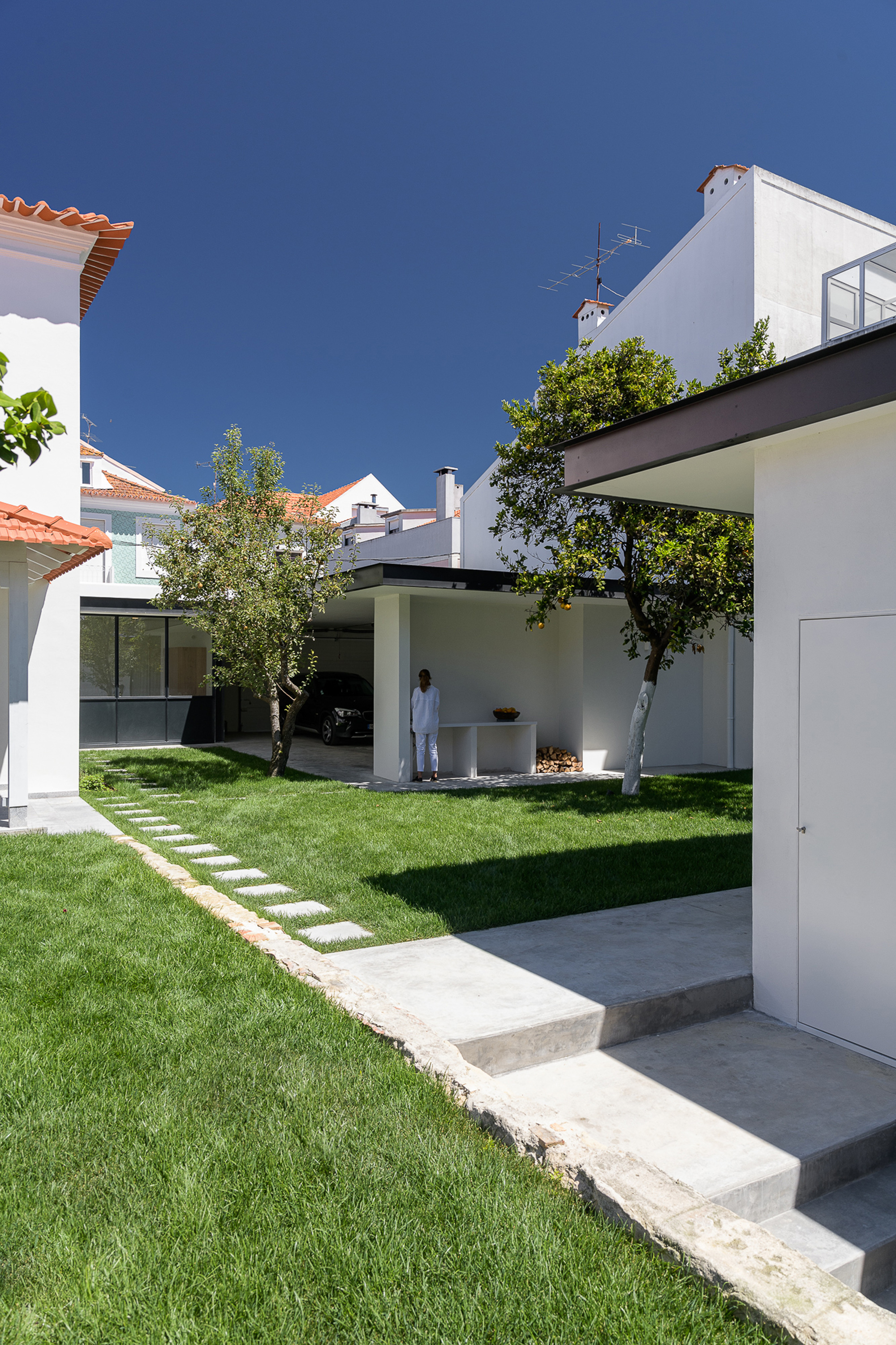 Gallery of House in Aveiro / Mariana Neto Arquitectura - 5