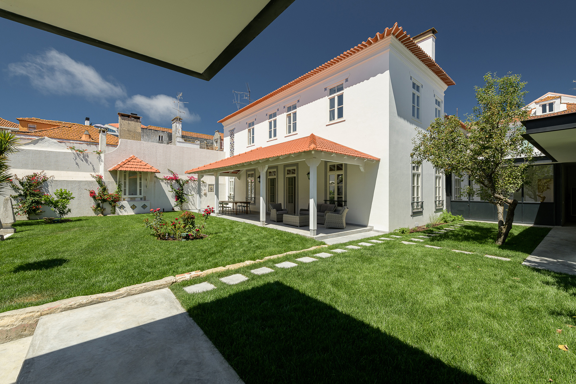 Gallery of House in Aveiro / Mariana Neto Arquitectura - 6
