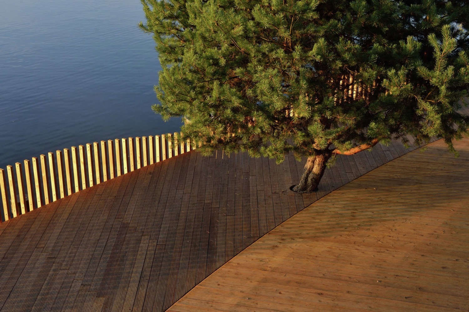 Gallery of Wooden Decks in Public Spaces: Welcoming Floors for ...