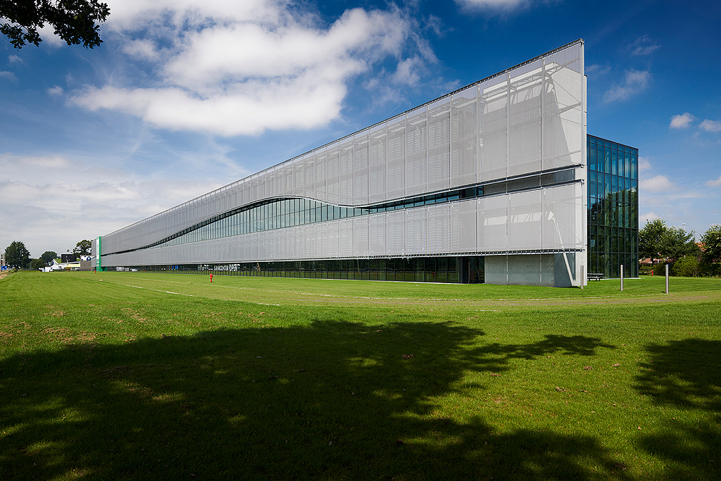 Gallery of Architectural Wire Mesh Provides Versatile Shading Solutions - 2