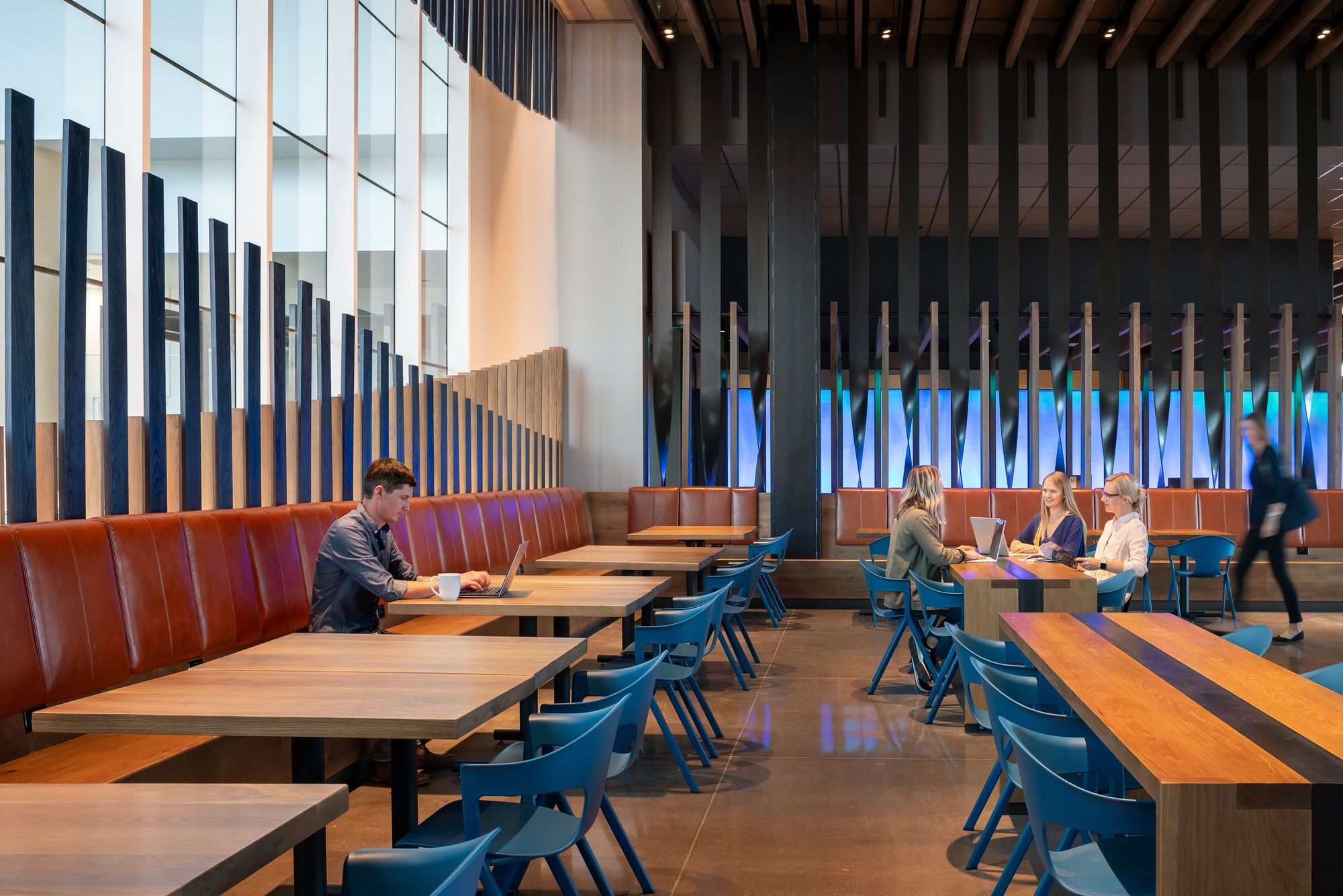 Gallery of Alaska Airlines Flagship Lounge / Graham Baba Architects - 7