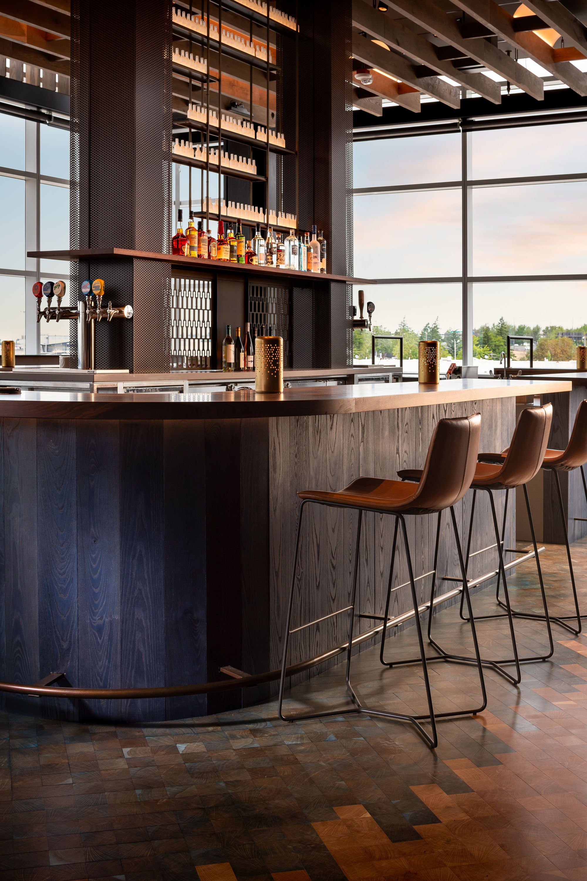 Gallery of Alaska Airlines Flagship Lounge / Graham Baba Architects - 11