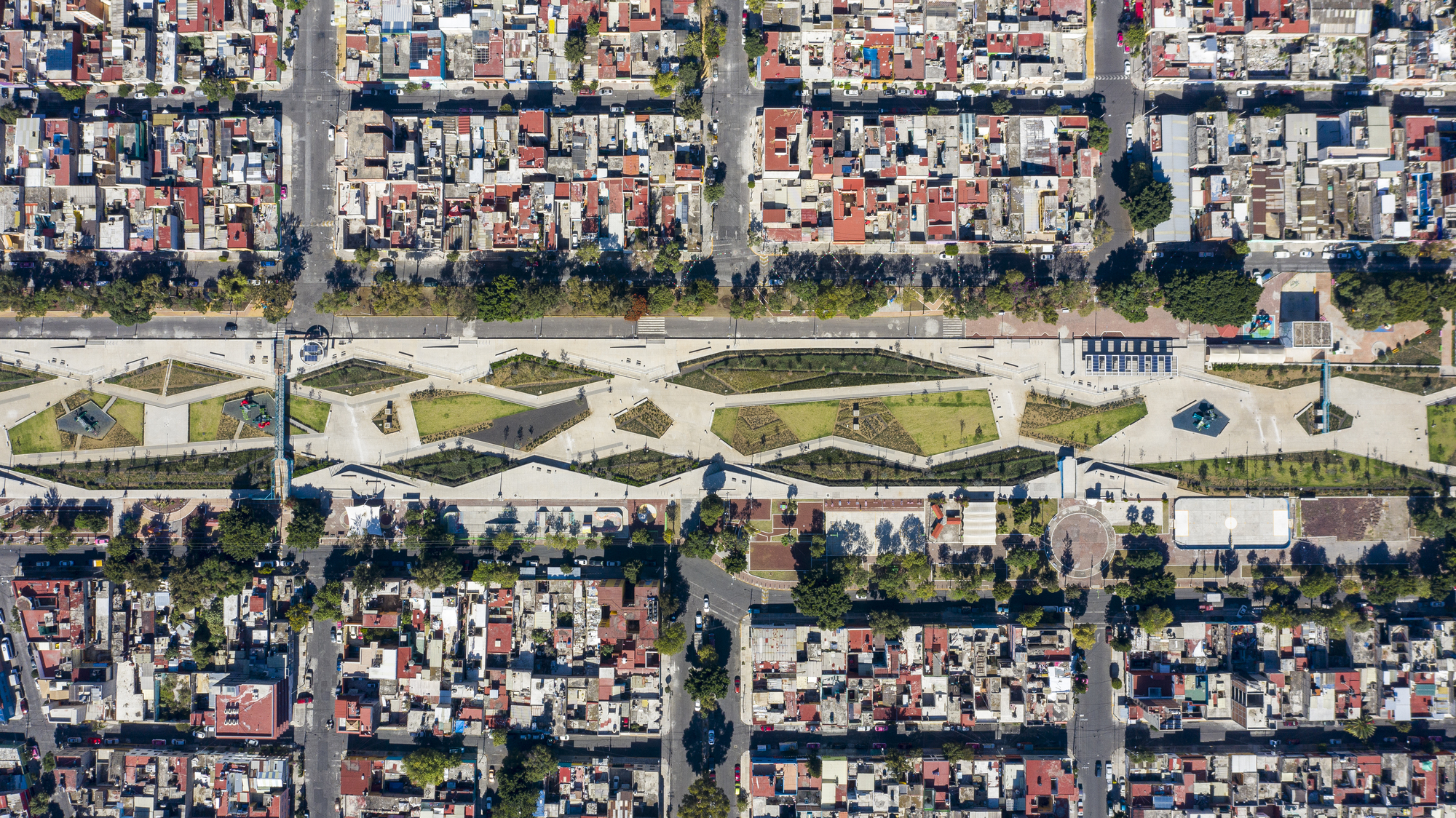 Galería de Parque Lineal del Gran Canal / 128 arquitectura y diseño ...