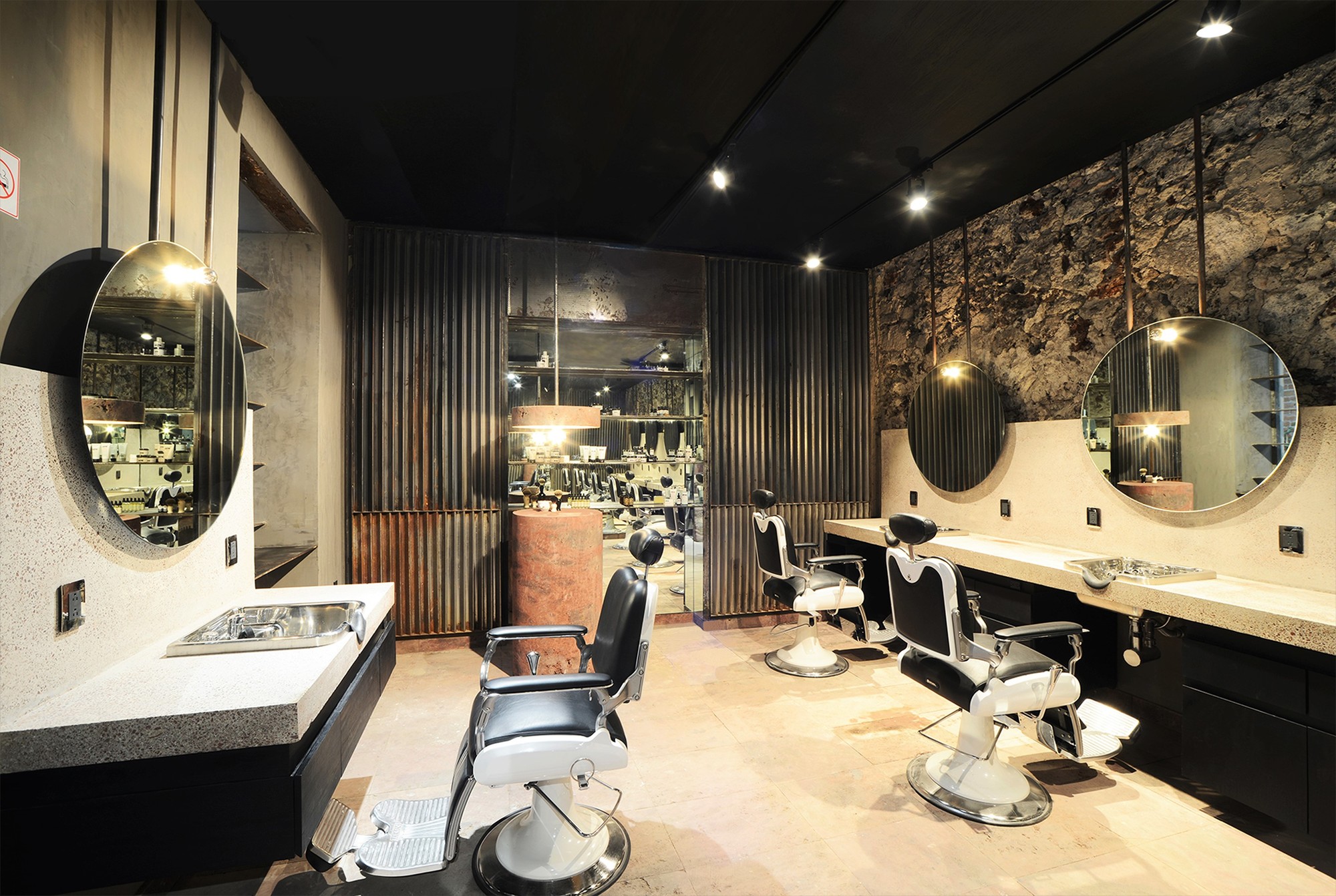 Gallery of Capital Barber Shop / BBL Arquitectos - 3