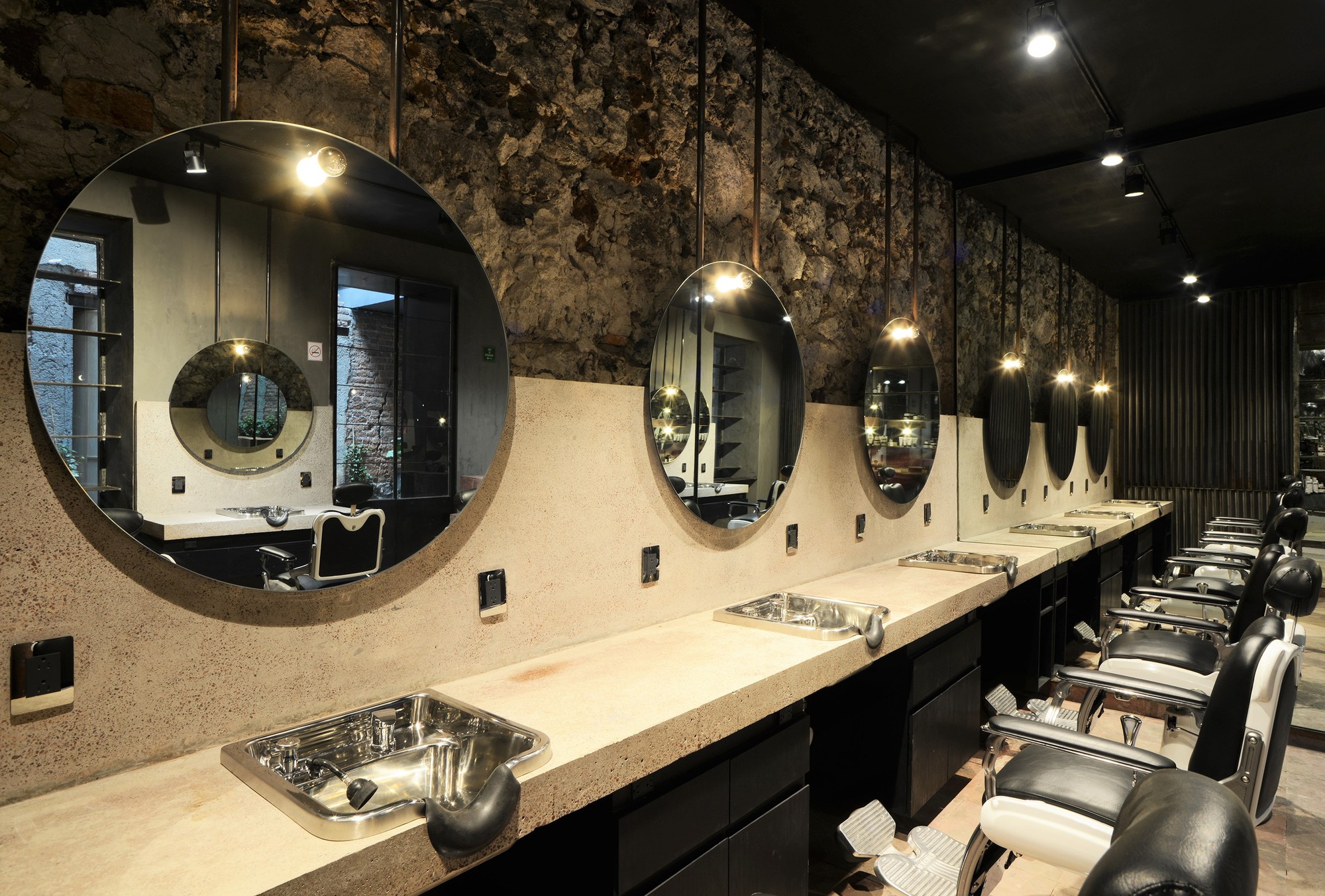 Gallery of Capital Barber Shop / BBL Arquitectos - 4
