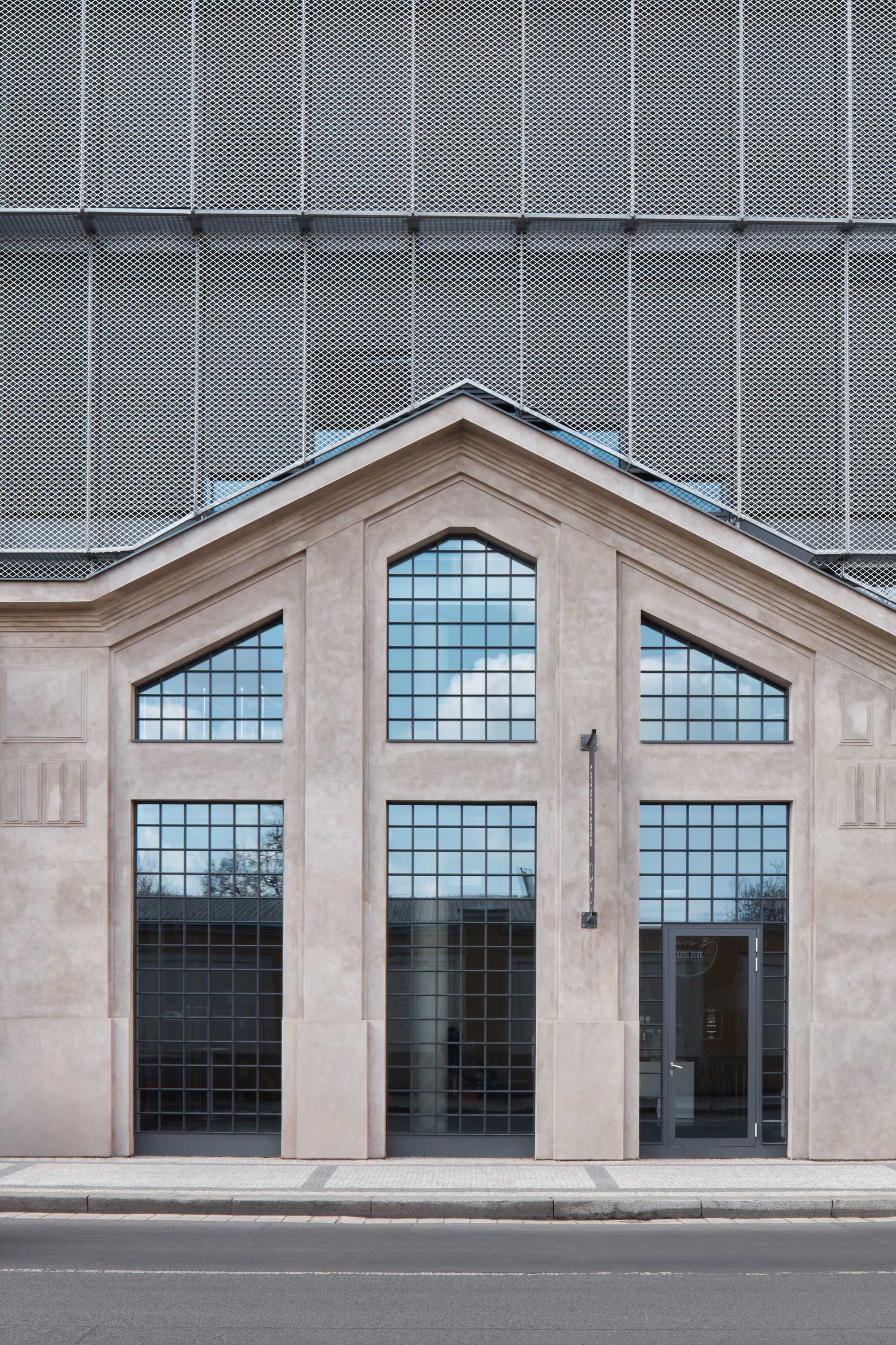 Gallery of Five Building / QARTA architektura - 3