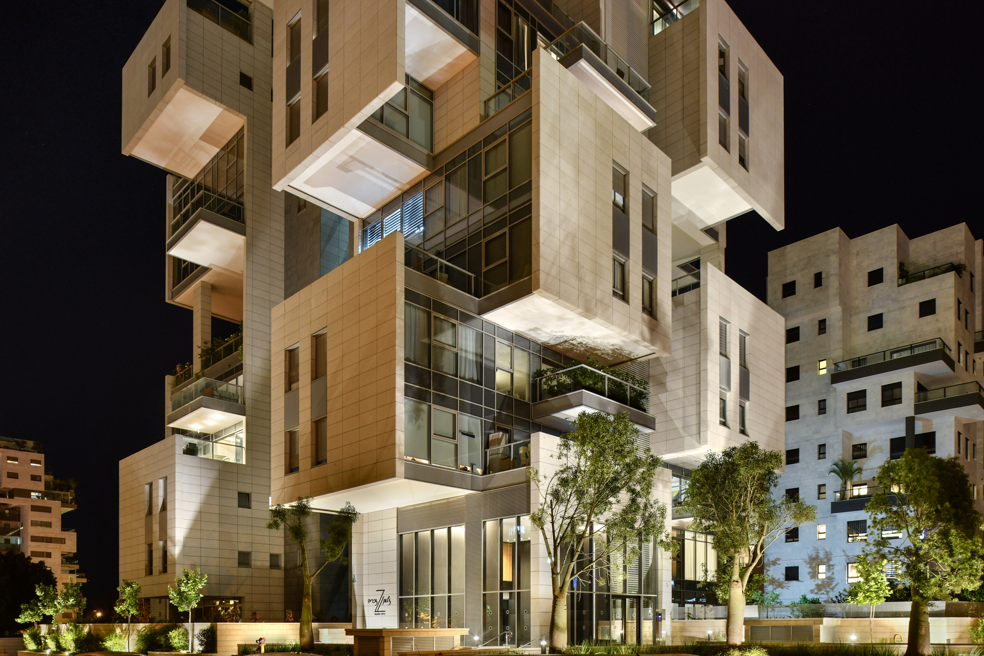 Gallery of Z-5 Design Building / Amir Mann-Ami Shinar Architects - 9