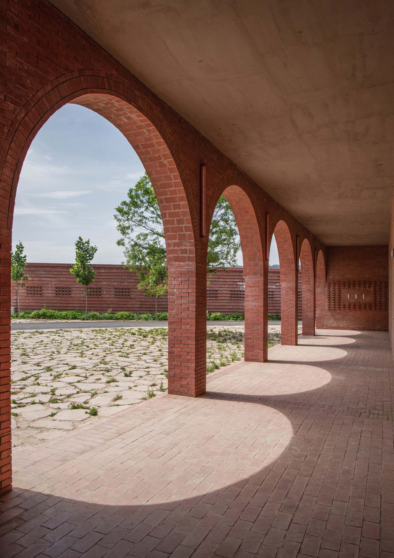 Gallery of Lizigou Red Brick Ceremonial Hall Building / KEYWORKS ...