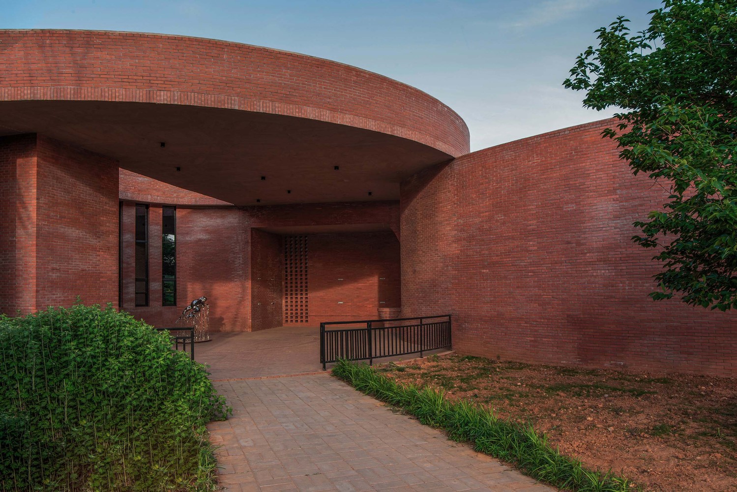 Gallery of Lizigou Red Brick Ceremonial Hall Building / KEYWORKS ...