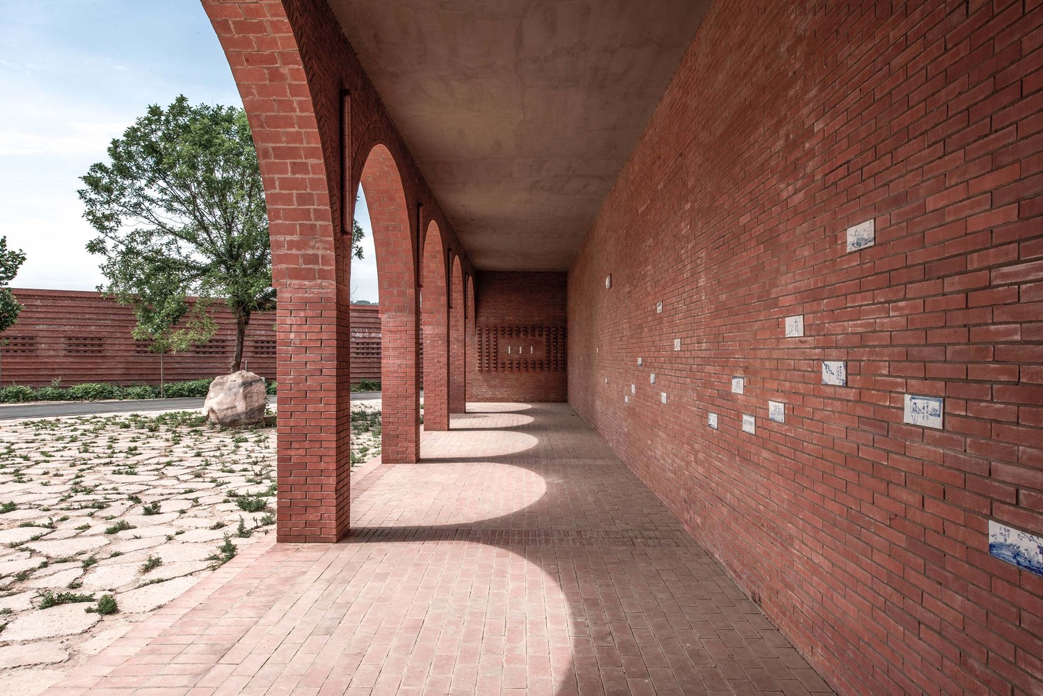 Gallery of Lizigou Red Brick Ceremonial Hall Building / KEYWORKS ...