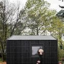 Fachadas de listones de madera: Ritmo y translucidez | ArchDaily en Español