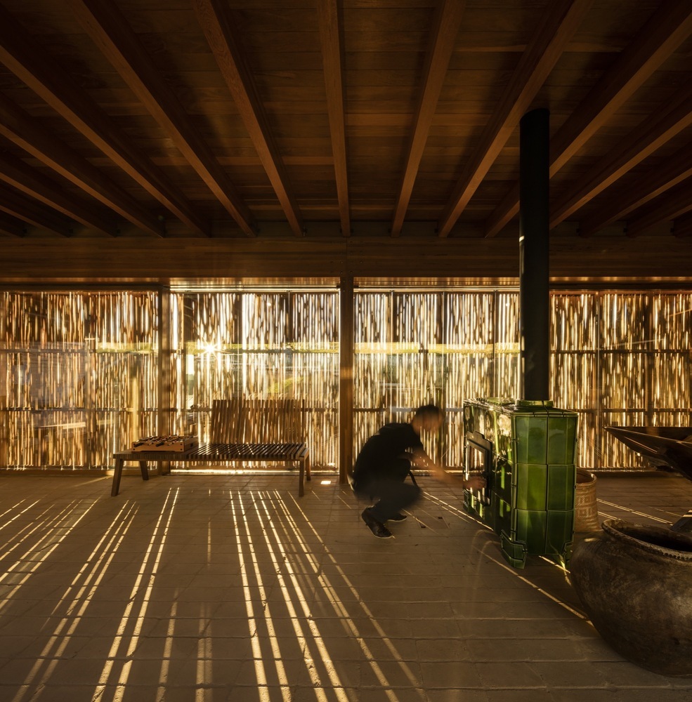 Galería de Fachadas de listones de madera: Ritmo y translucidez - 16