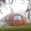 Fachadas de listones de madera: Ritmo y translucidez | ArchDaily México