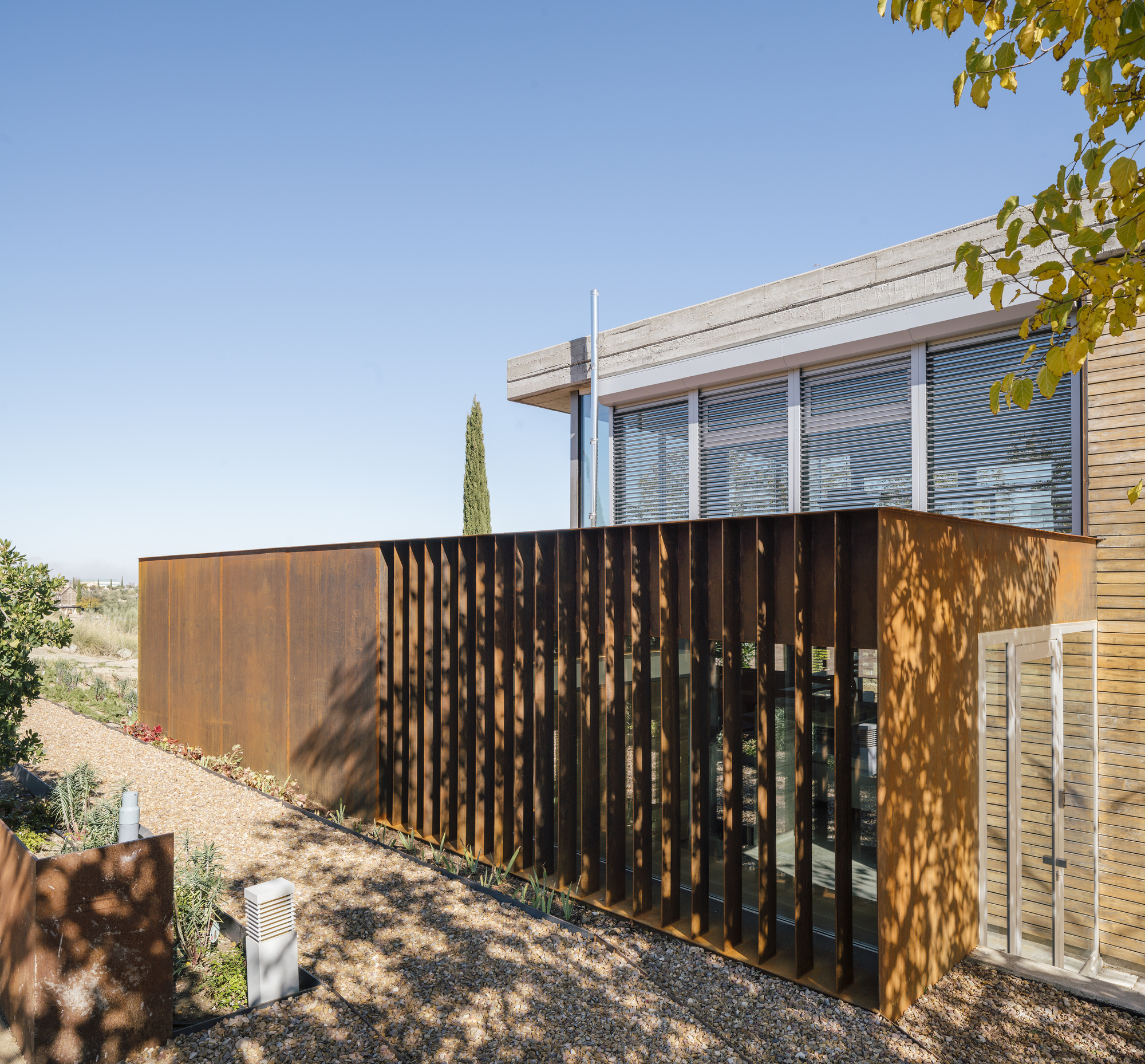 Gallery of Two Piece House / delavegacanolasso - 22