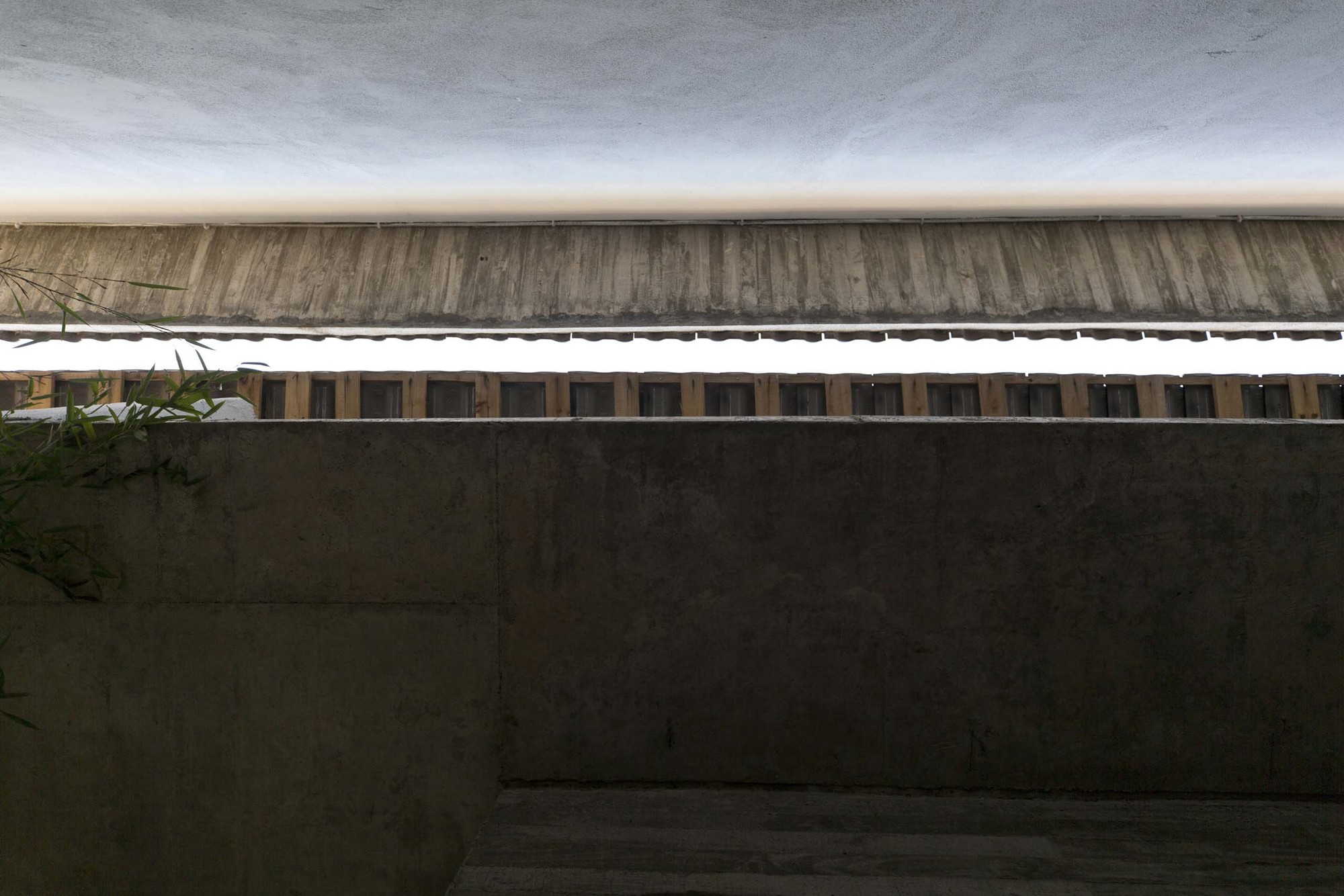 Gallery of Tang House / Atelier ZAI - 27