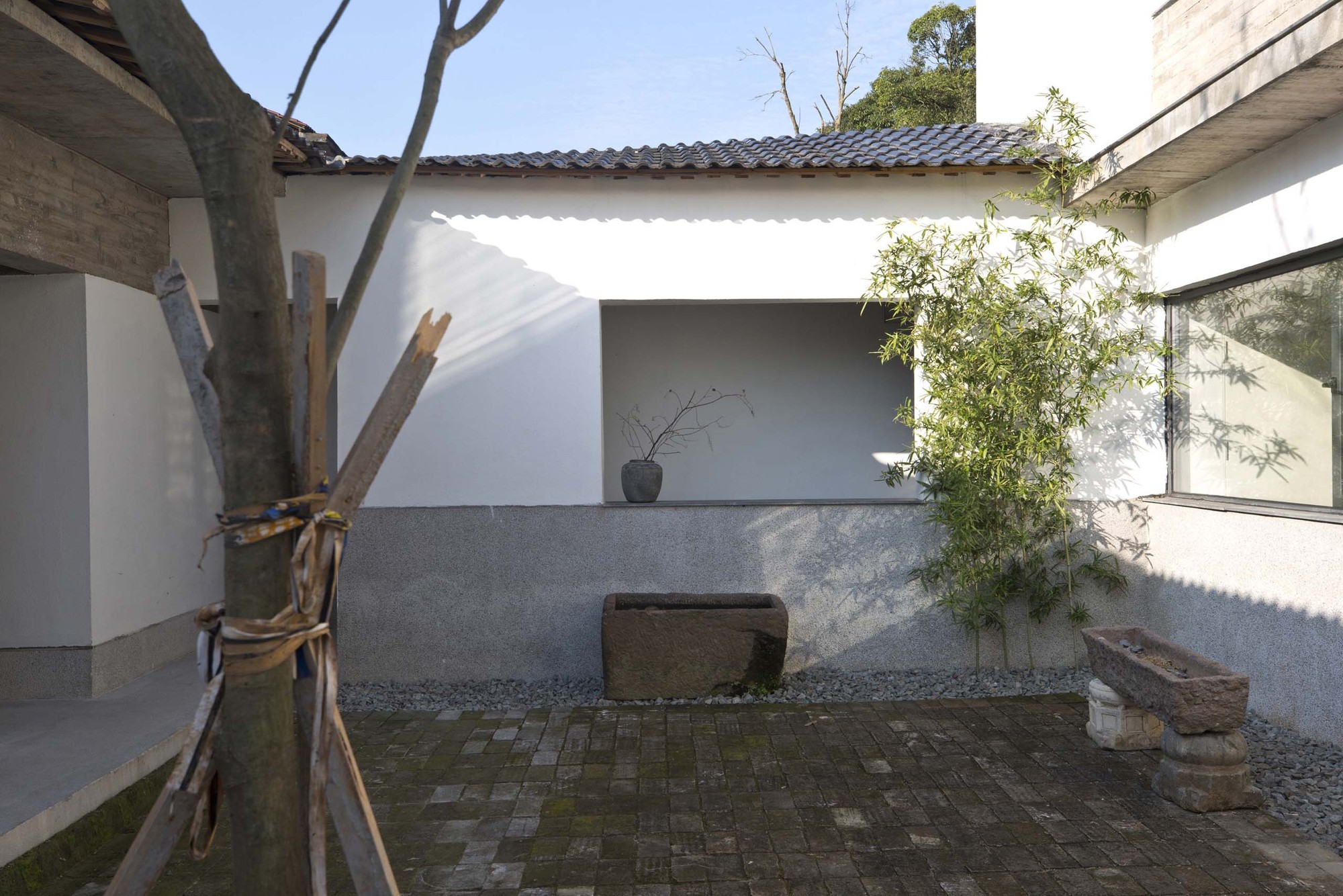 Gallery of Tang House / Atelier ZAI - 12