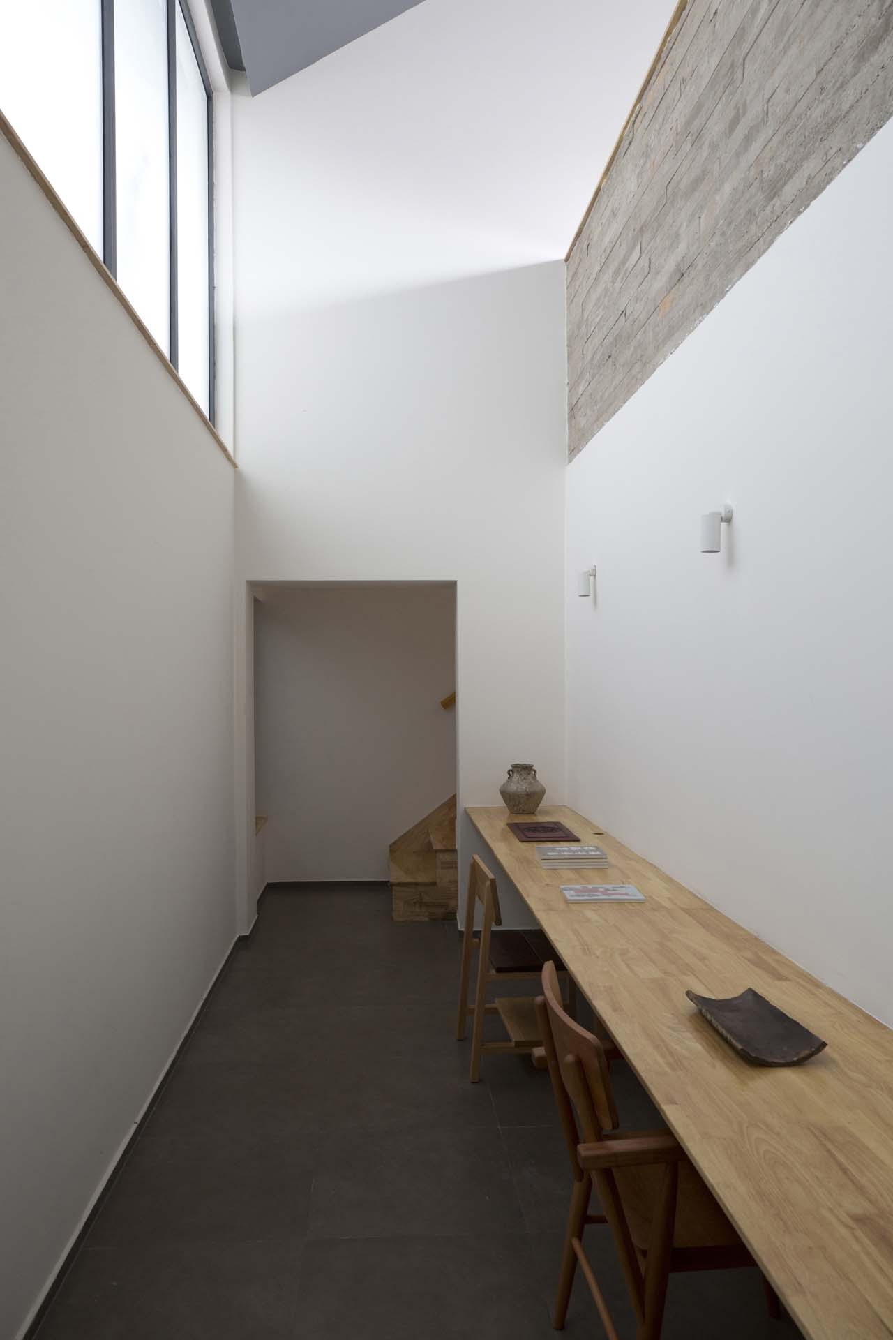 Gallery of Tang House / Atelier ZAI - 20
