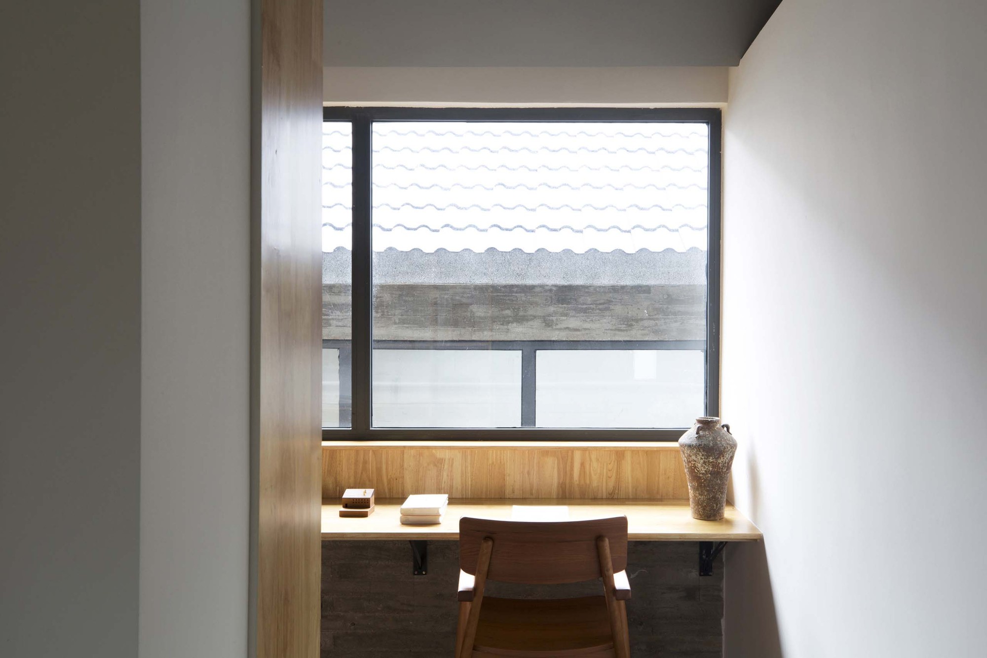 Gallery of Tang House / Atelier ZAI - 23