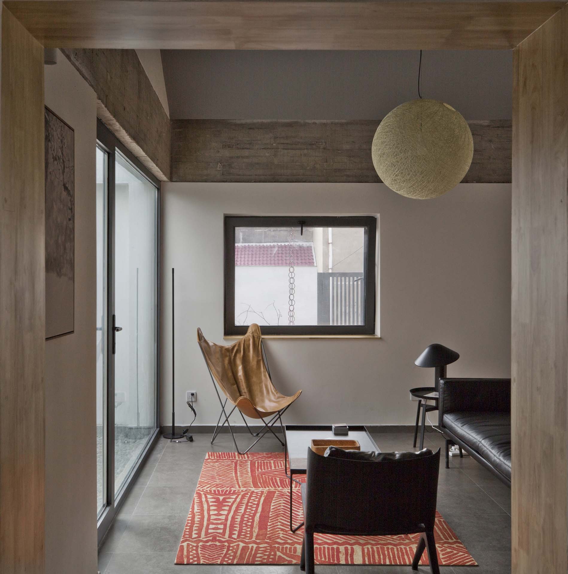 Gallery of Tang House / Atelier ZAI - 24