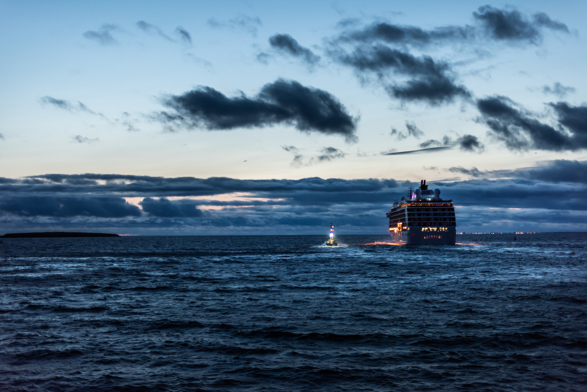Gallery of Pied-à-mer Apartment at Sea / Michael K Chen Architecture - 30