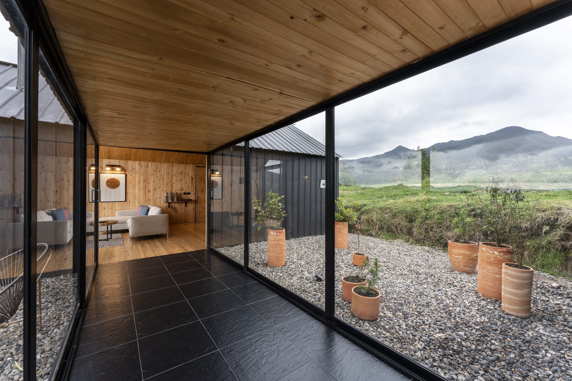 Gallery of San Felipe Refuge, a House in Páramo / Rubén Gómez Gañán - 13