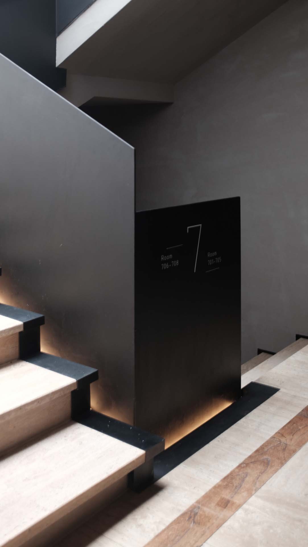 Gallery of NEOBRIDGE Hotel / XING DESIGN - 17