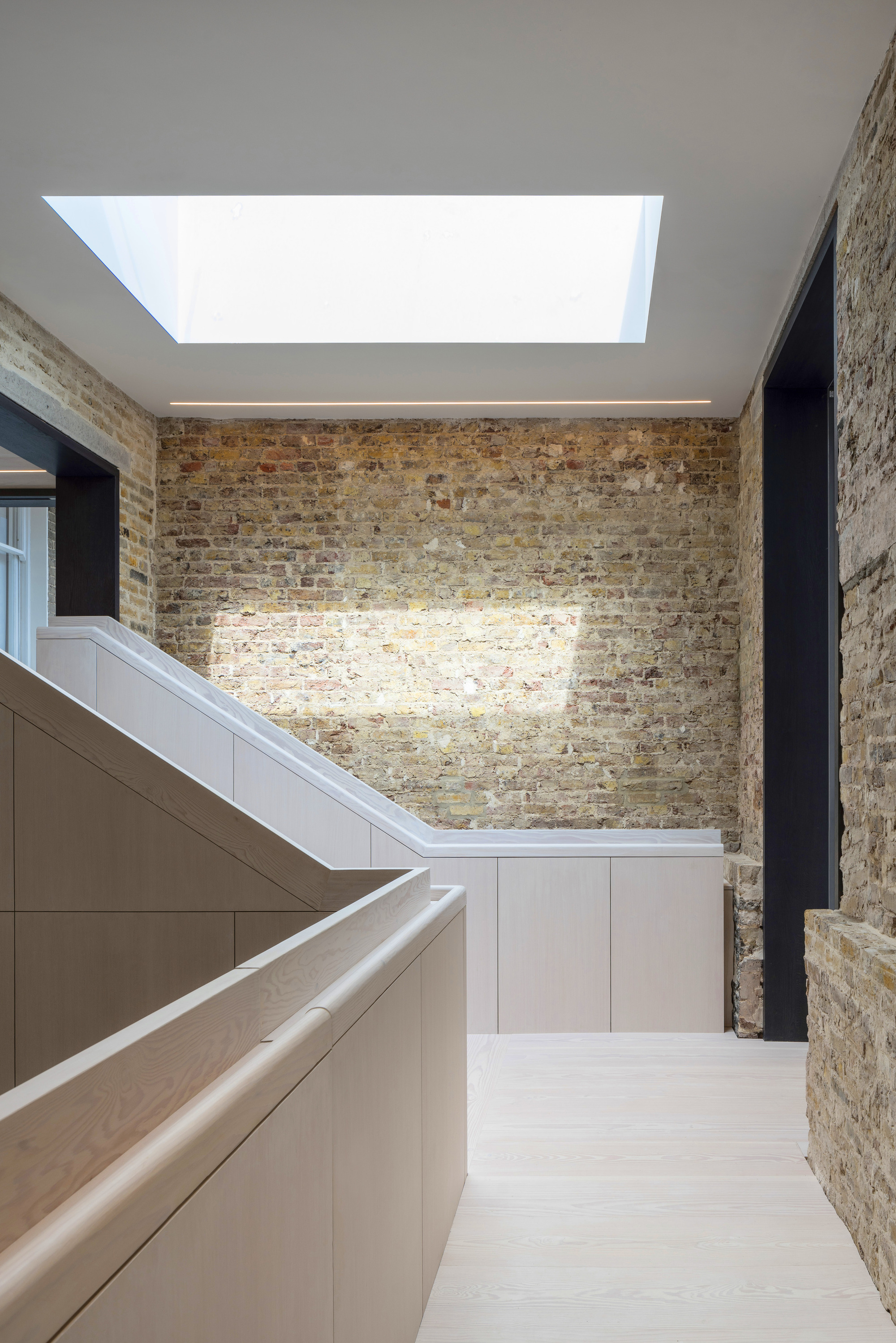 Gallery of Cromwell Place Exhibition and Working Space / Buckley Gray ...