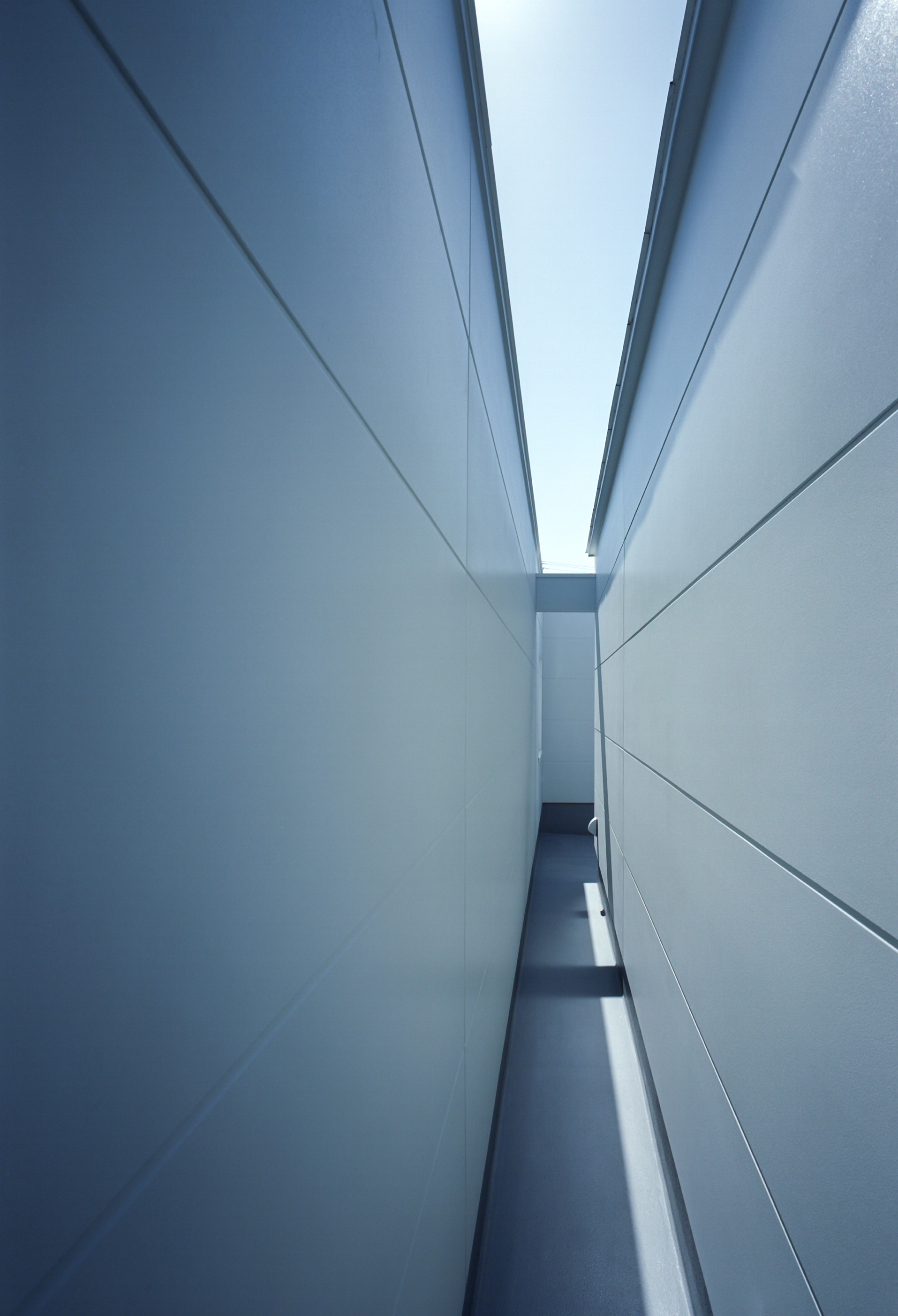 Gallery of House with Light Void / FujiwaraMuro Architects - 7