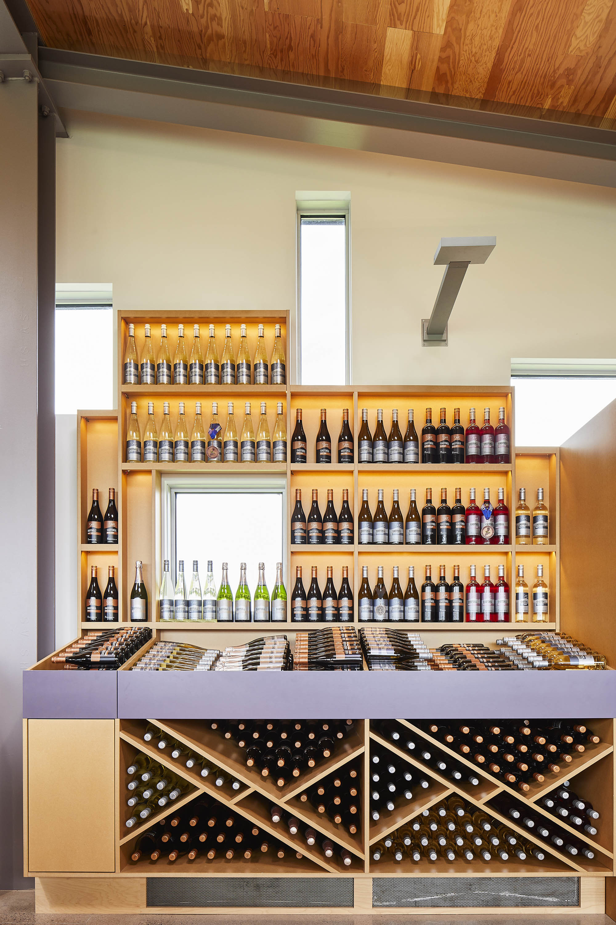 Gallery of Lakeview Wine Co. Retail & Tasting Pavilion / Curran Gacesa ...