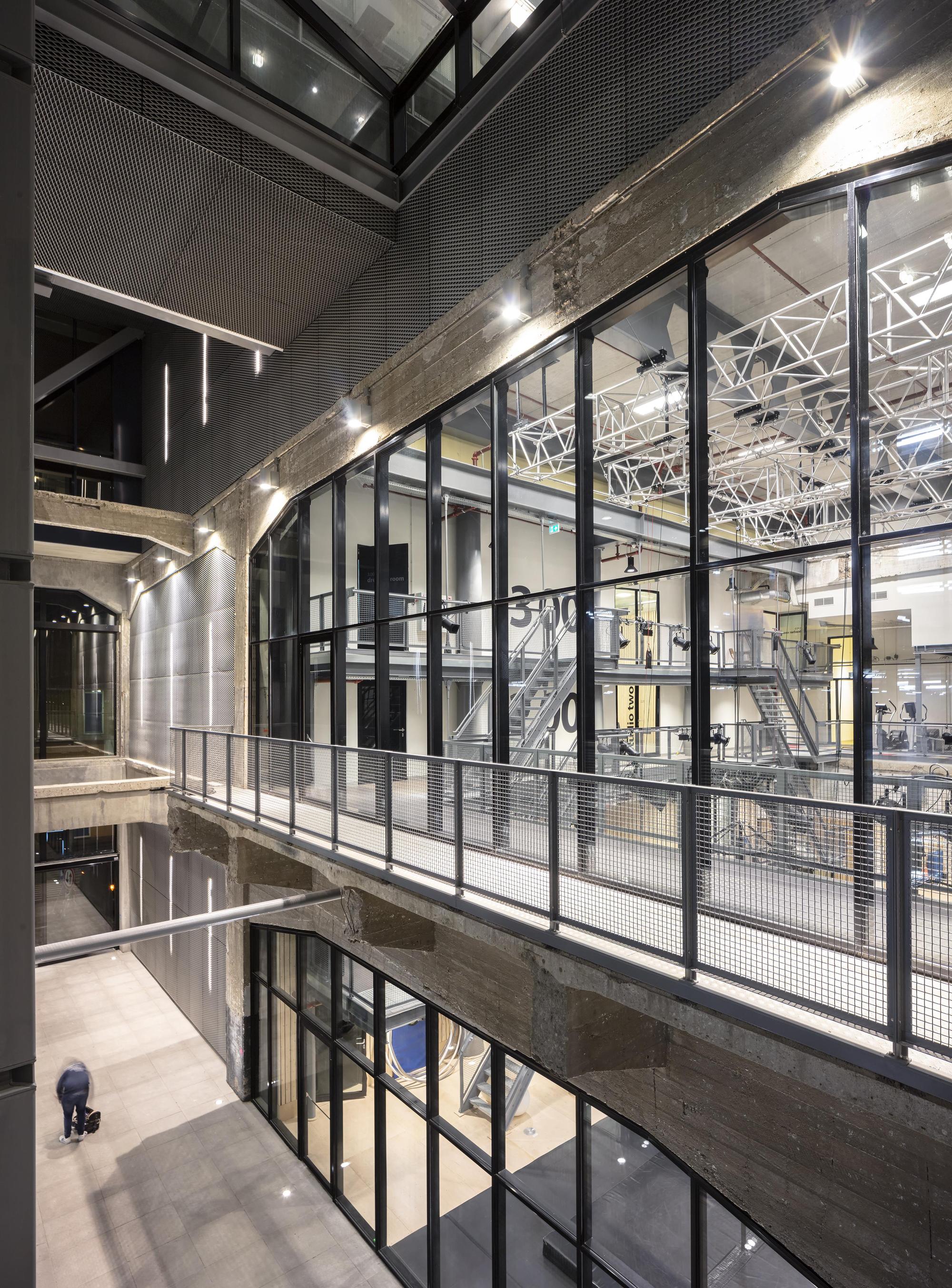 Gallery of Fenix I Warehouse Renovation / Mei architects and planners - 14