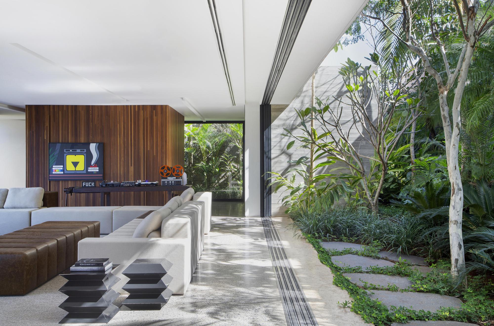 Gallery of Orange House / Studio Guilherme Torres - 5