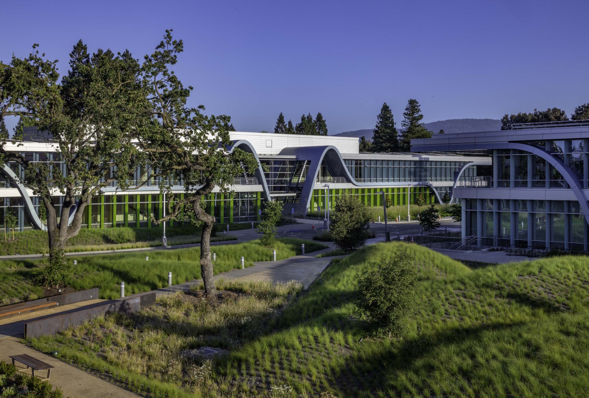 Gallery of Innovation Curve Technology Park at Stanford Research Park ...