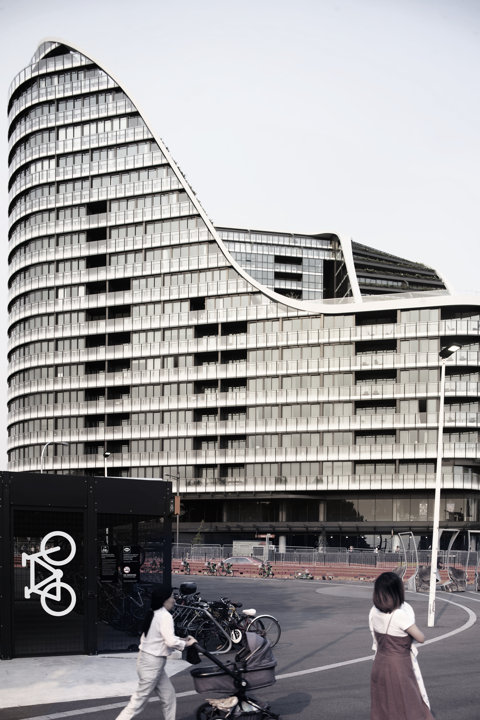 Gallery of Infinity Residential Building / Koichi Takada Architects - 4