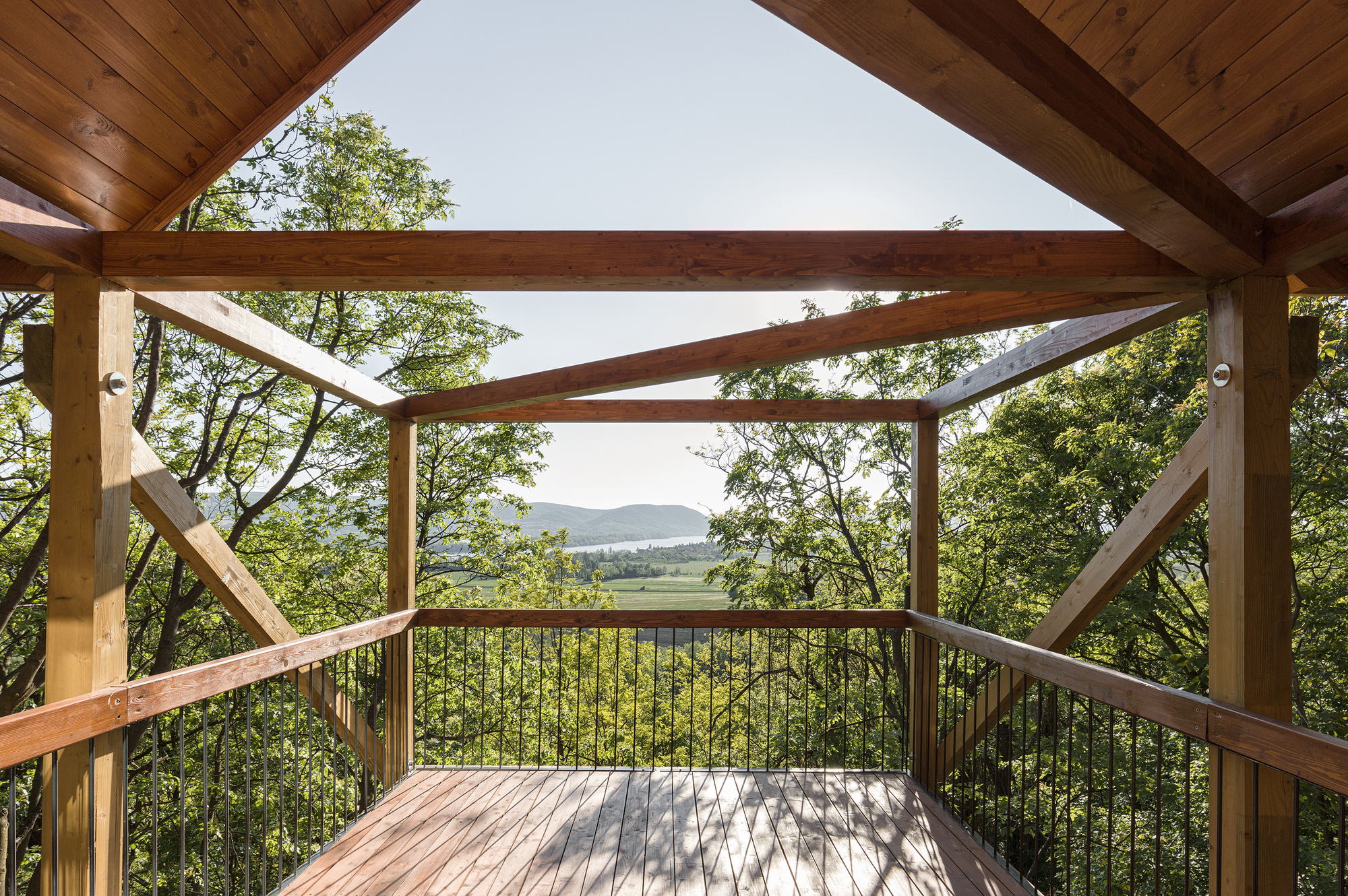 Gallery of House on 12 Legs / RJZS Architects - 2