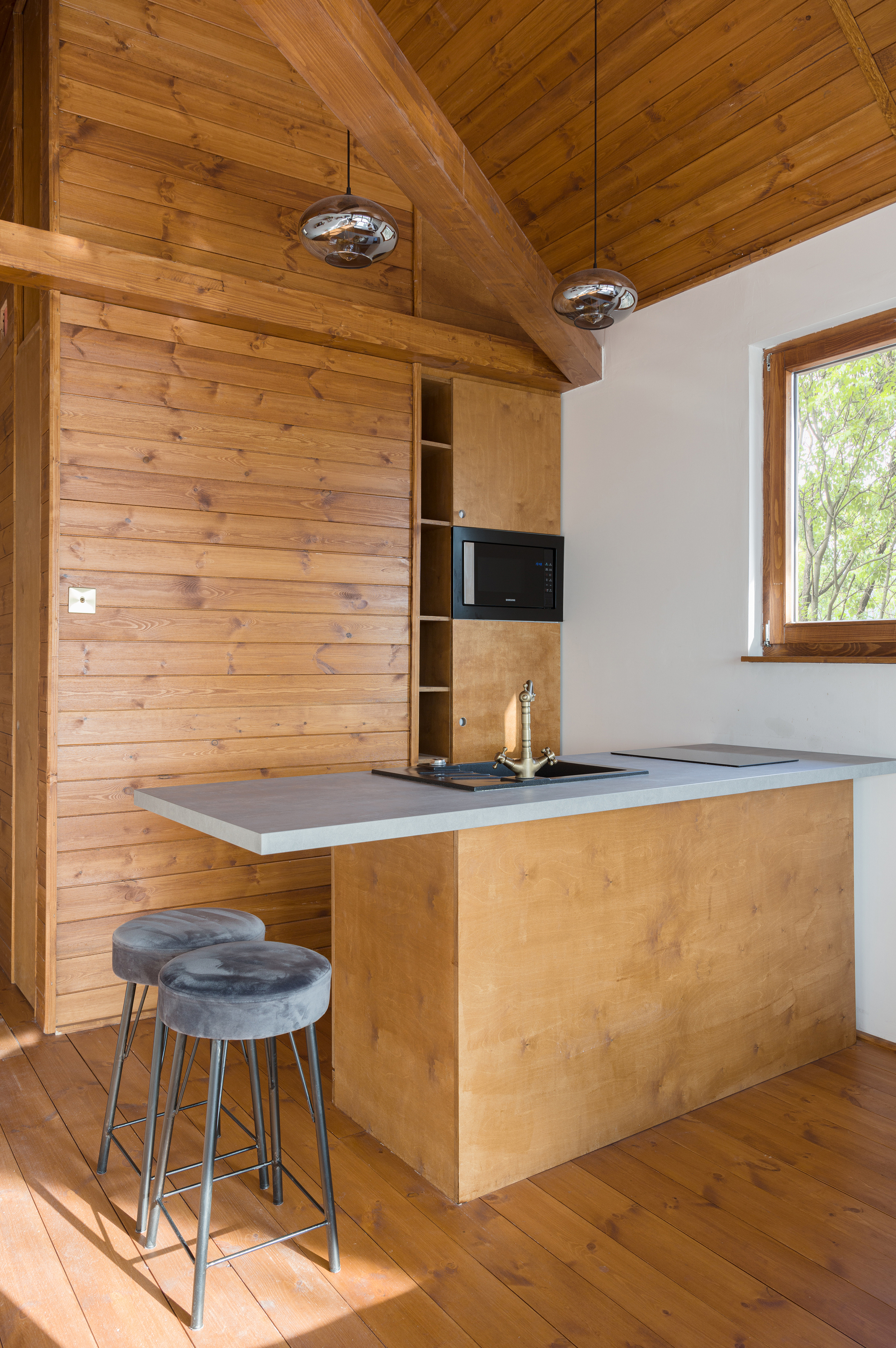 Gallery of House on 12 Legs / RJZS Architects - 15