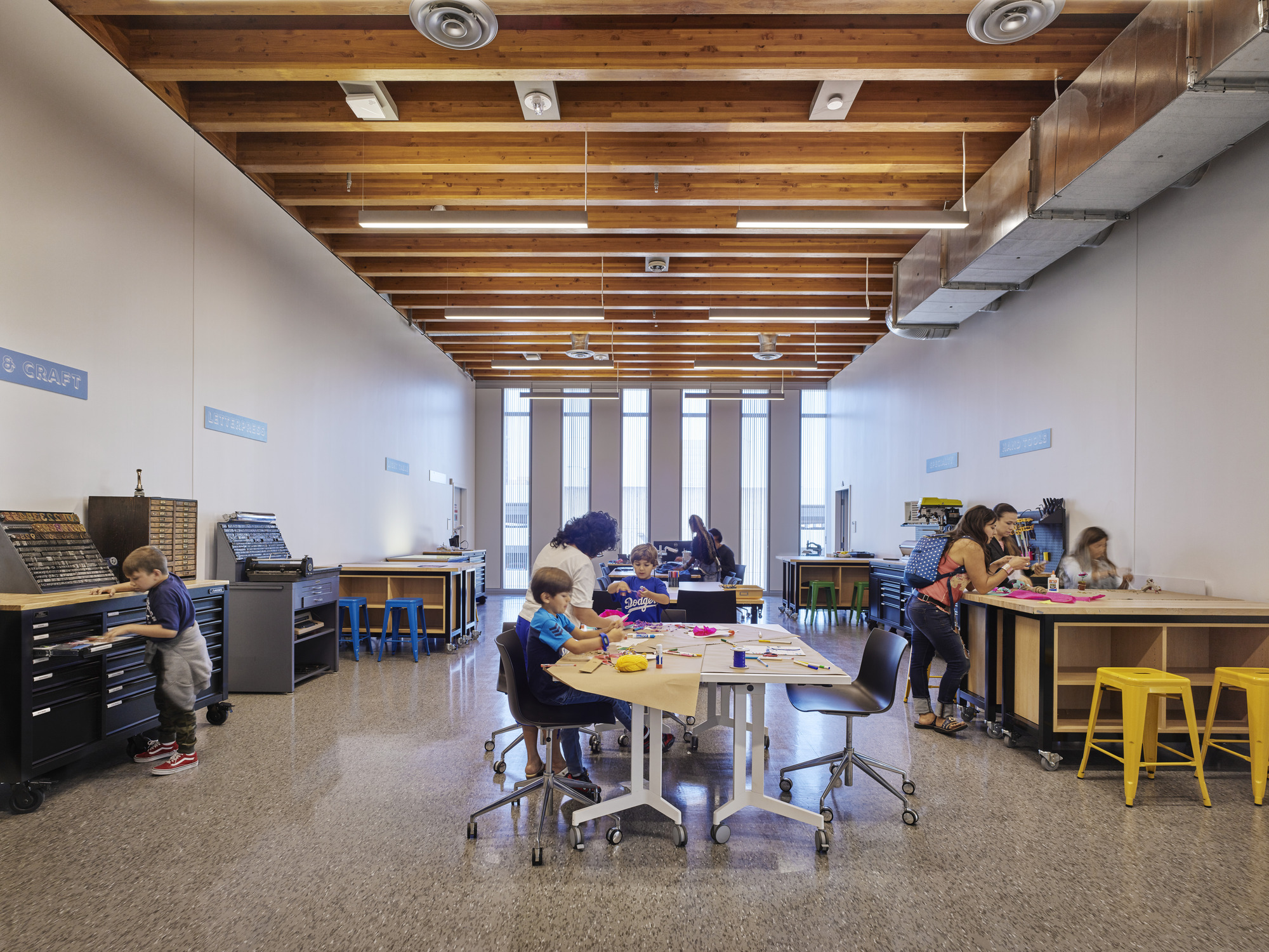 Gallery of Billie Jean King Main Library / Skidmore, Owings & Merrill - 7