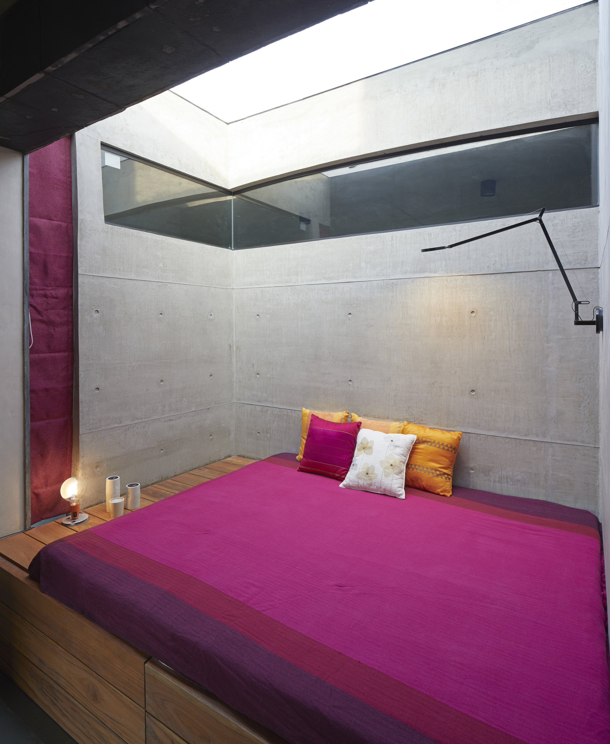 Gallery of Stripped Mobius House / Matharoo Associates - 9