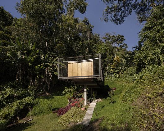 Elevated House / Venta Arquitetos | ArchDaily