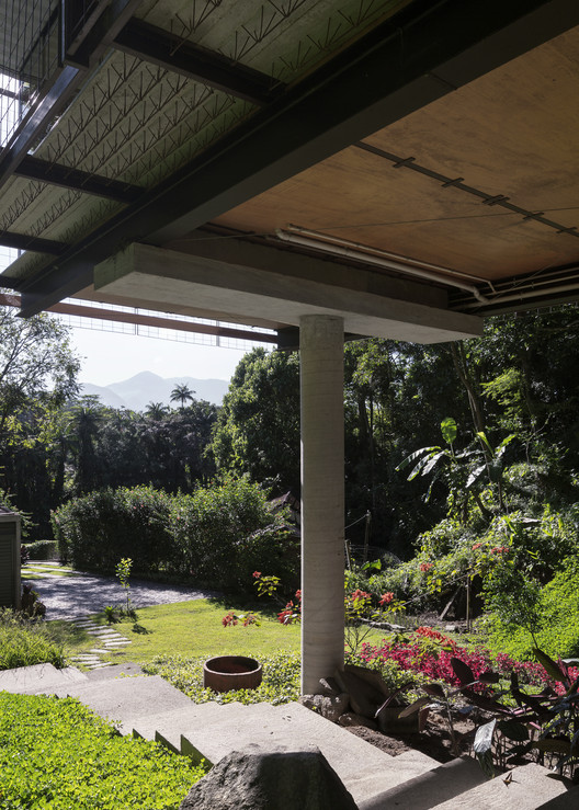 Elevated House / Venta Arquitetos | ArchDaily